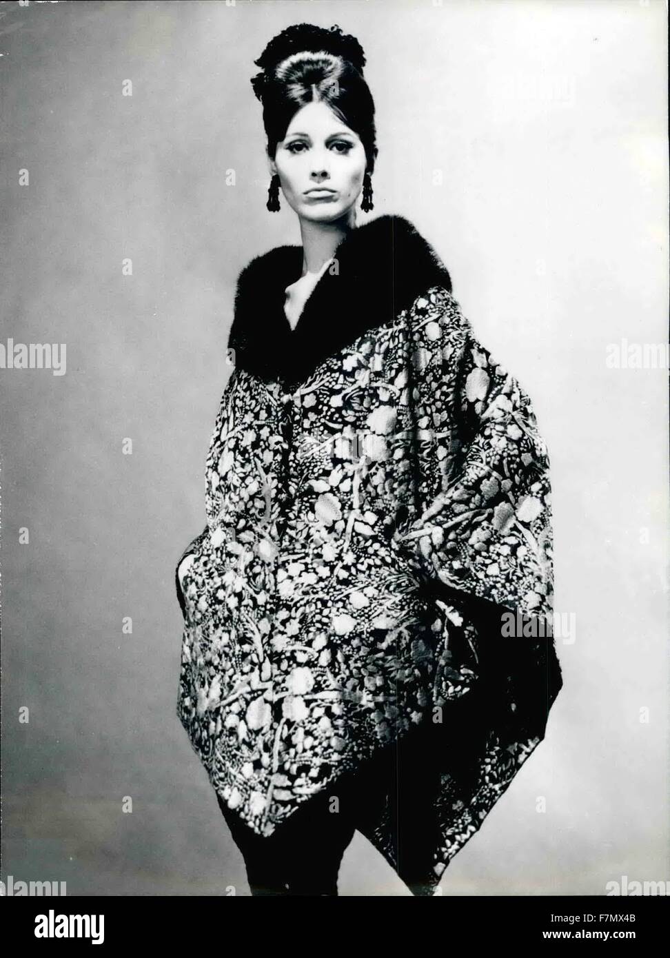 1963 - To go to a cocktail this autumn Saint-Petersburg is the name ...