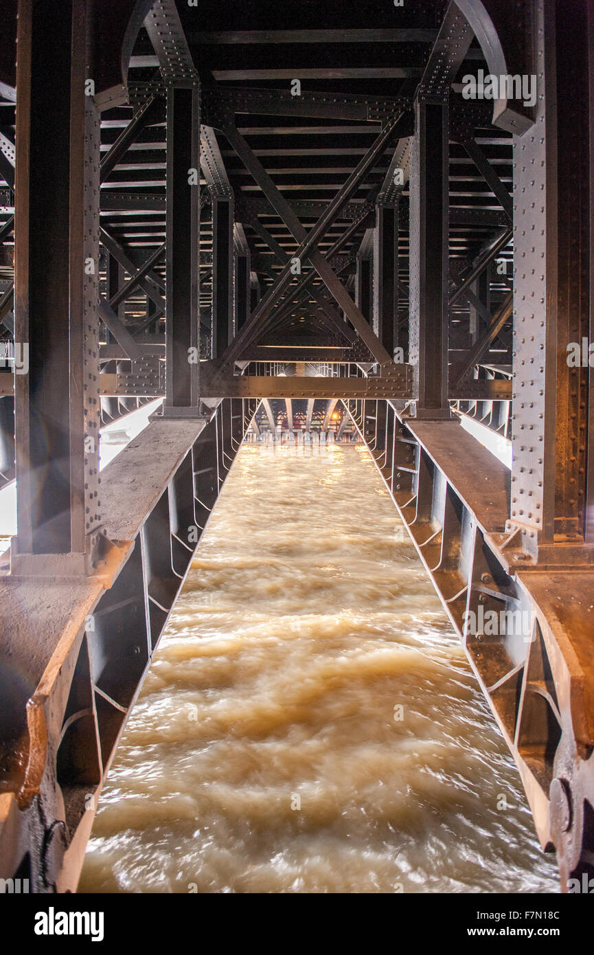 Bridge built construction hi-res stock photography and images - Alamy