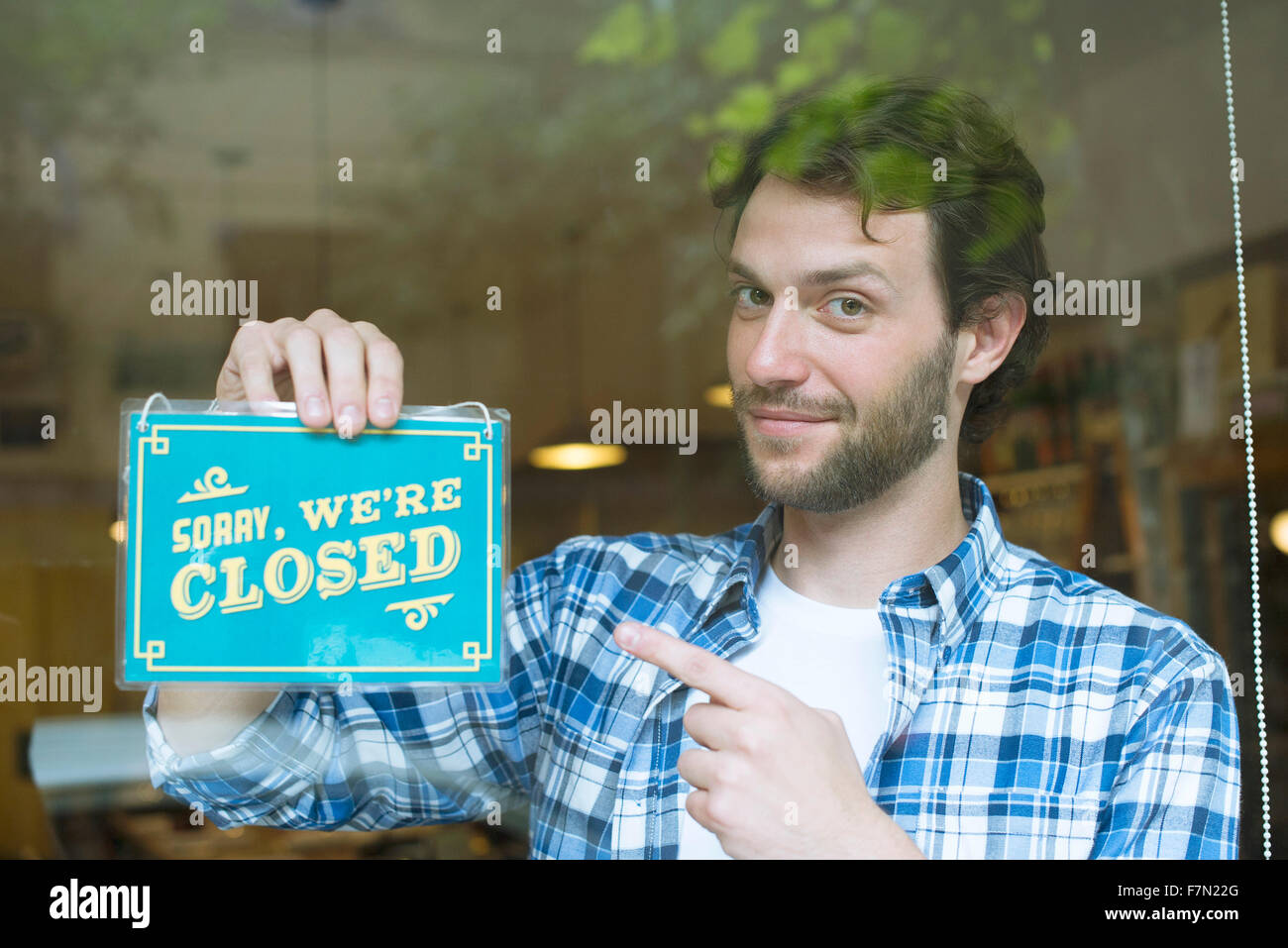 Shop worker workers work hi-res stock photography and images - Alamy