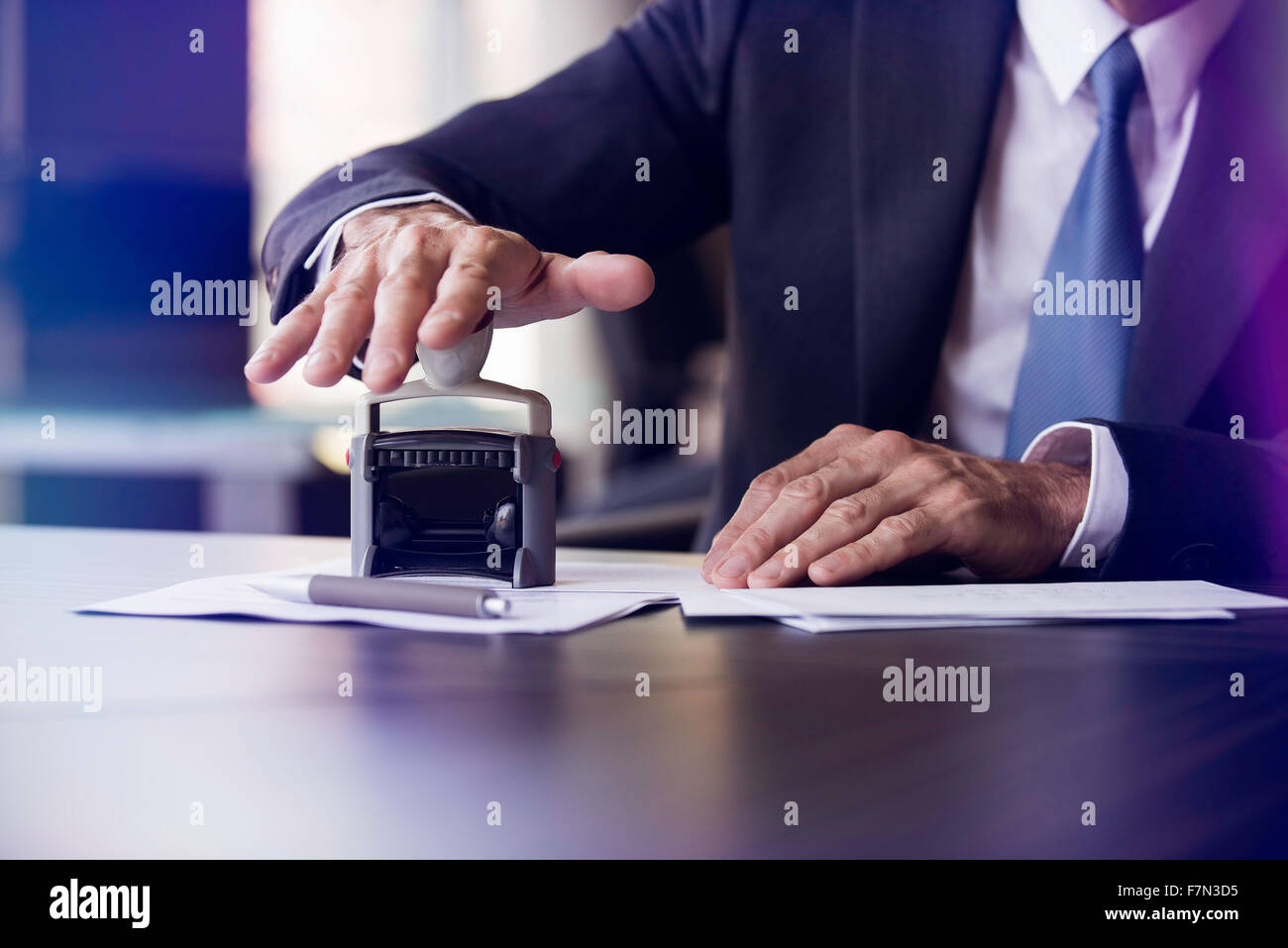 Notary stamping hi-res stock photography and images - Alamy