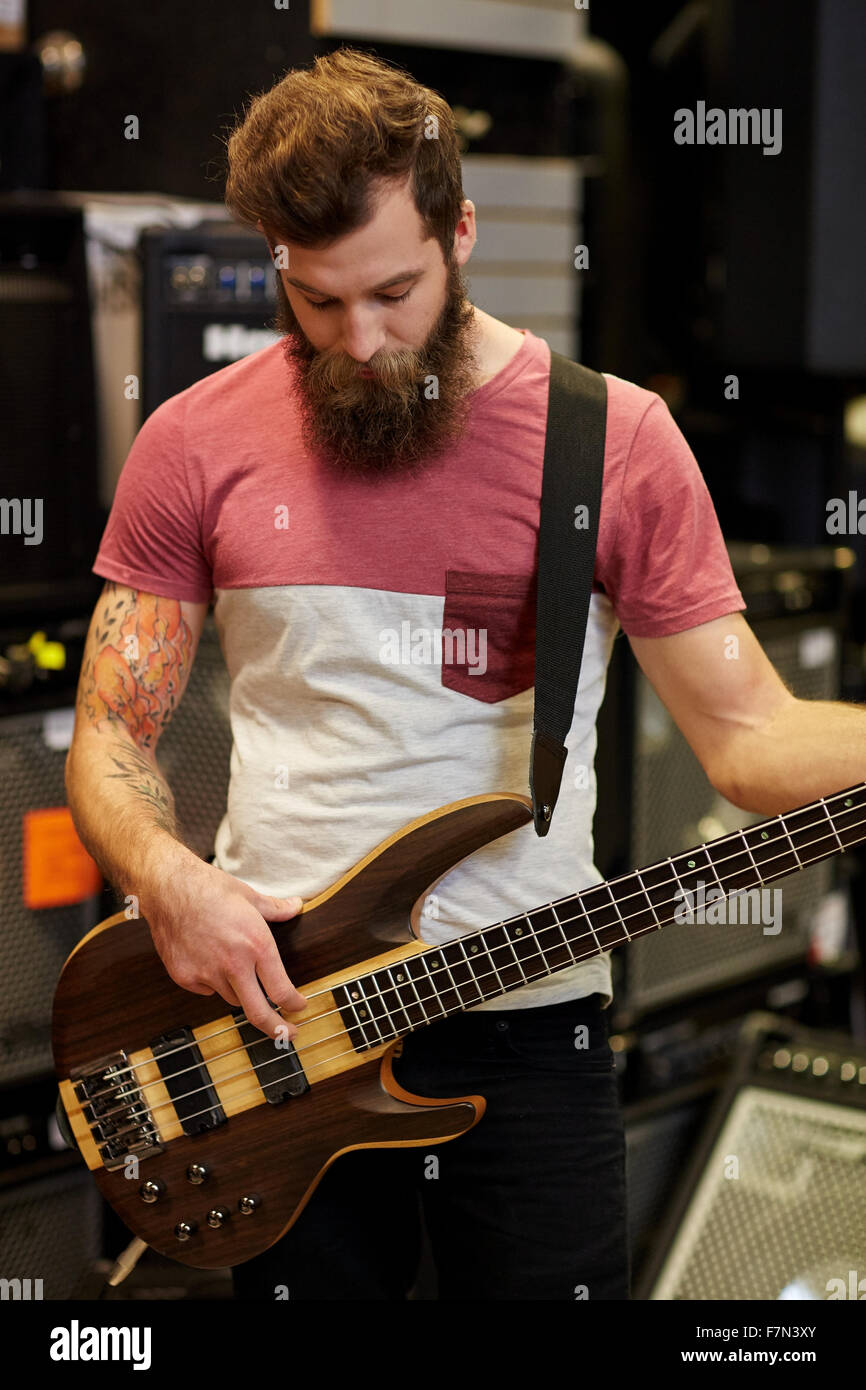 Musician store hi-res stock photography and images - Alamy