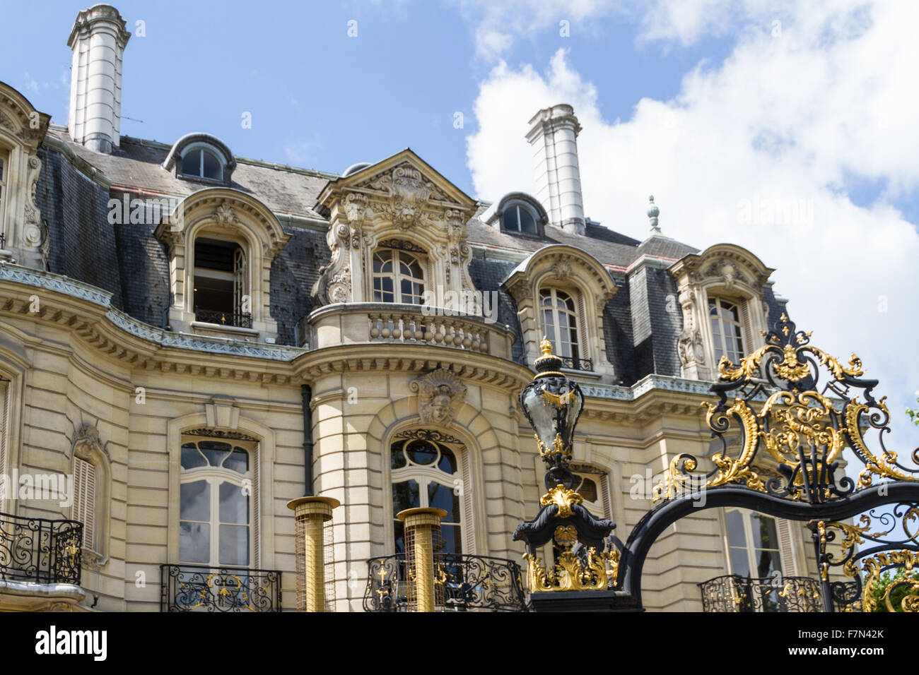 Historic building in Paris France Stock Photo - Alamy