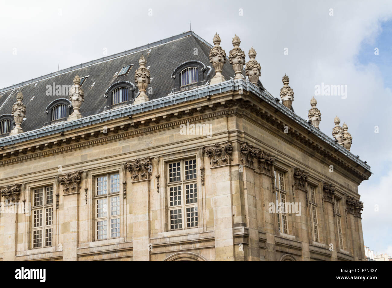 Historic building in Paris France Stock Photo - Alamy