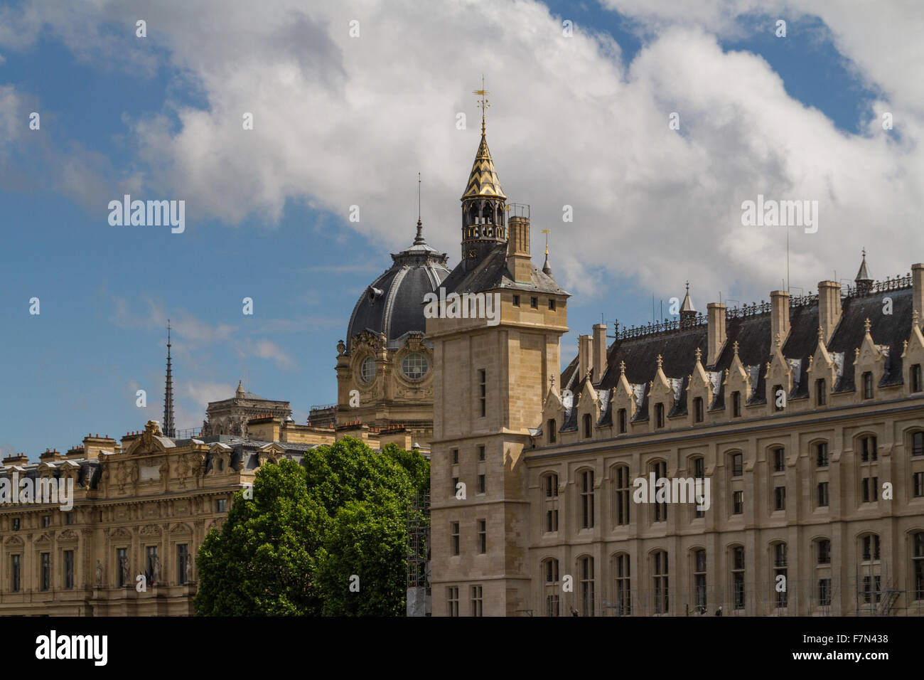 Historic building in Paris France Stock Photo - Alamy