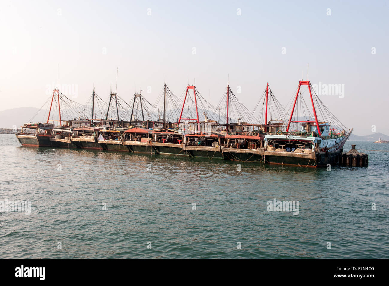 Chinese traditional boats hi-res stock photography and images - Alamy