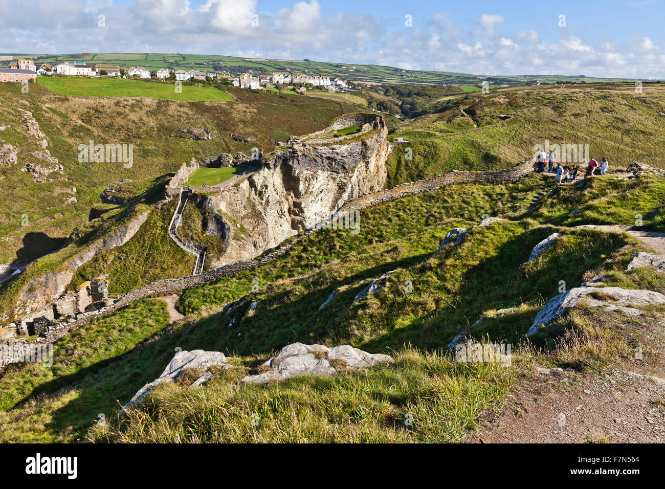 Cornwall tintagel village hi-res stock photography and images - Alamy