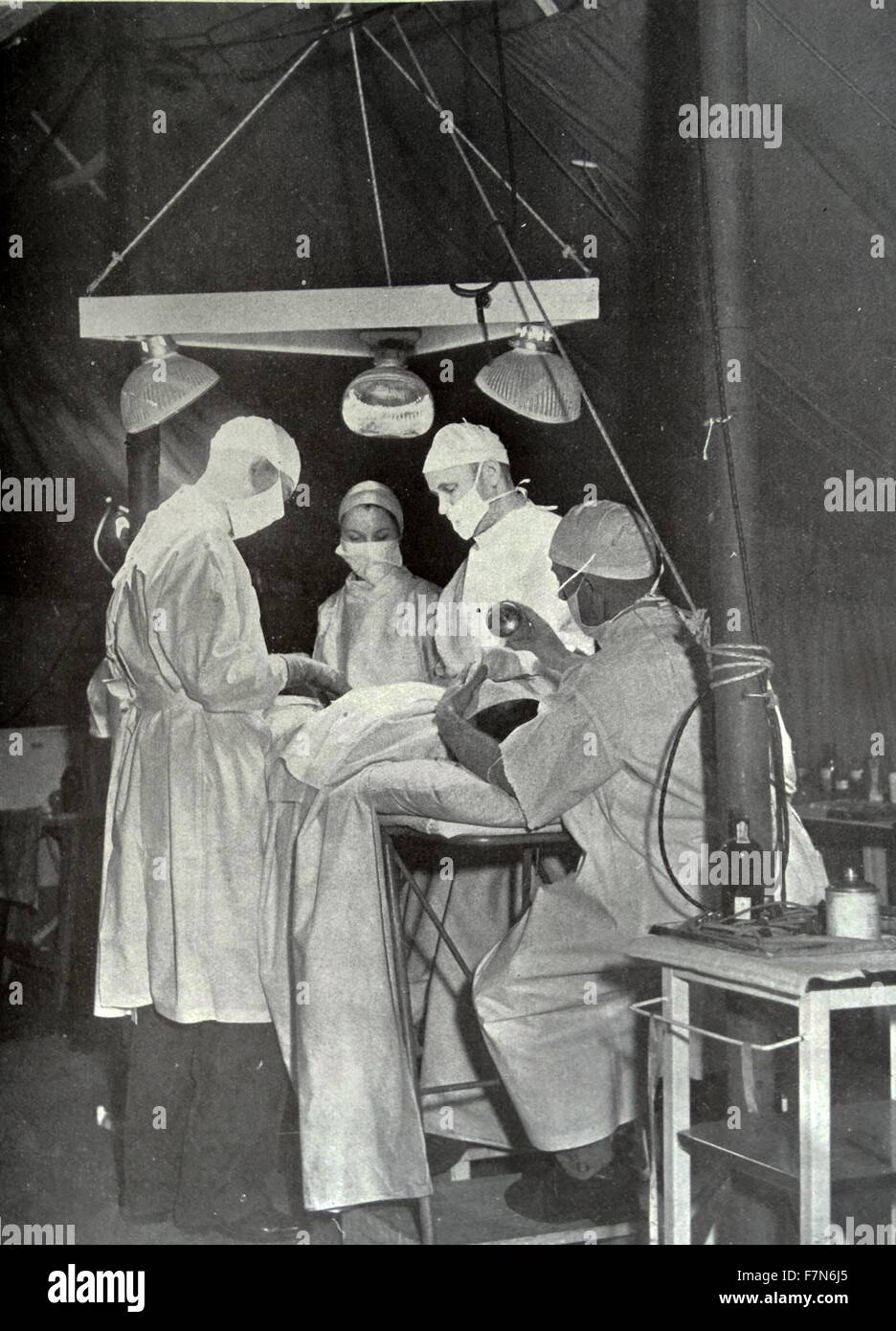 Emergency surgery during war hi-res stock photography and images - Alamy