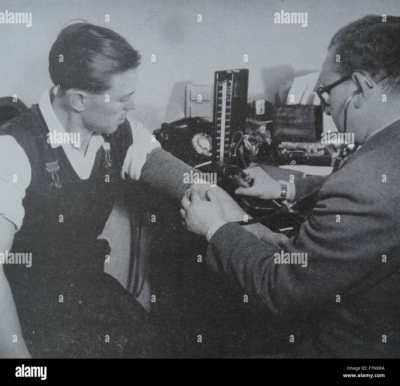 1950 surgery hi-res stock photography and images - Alamy