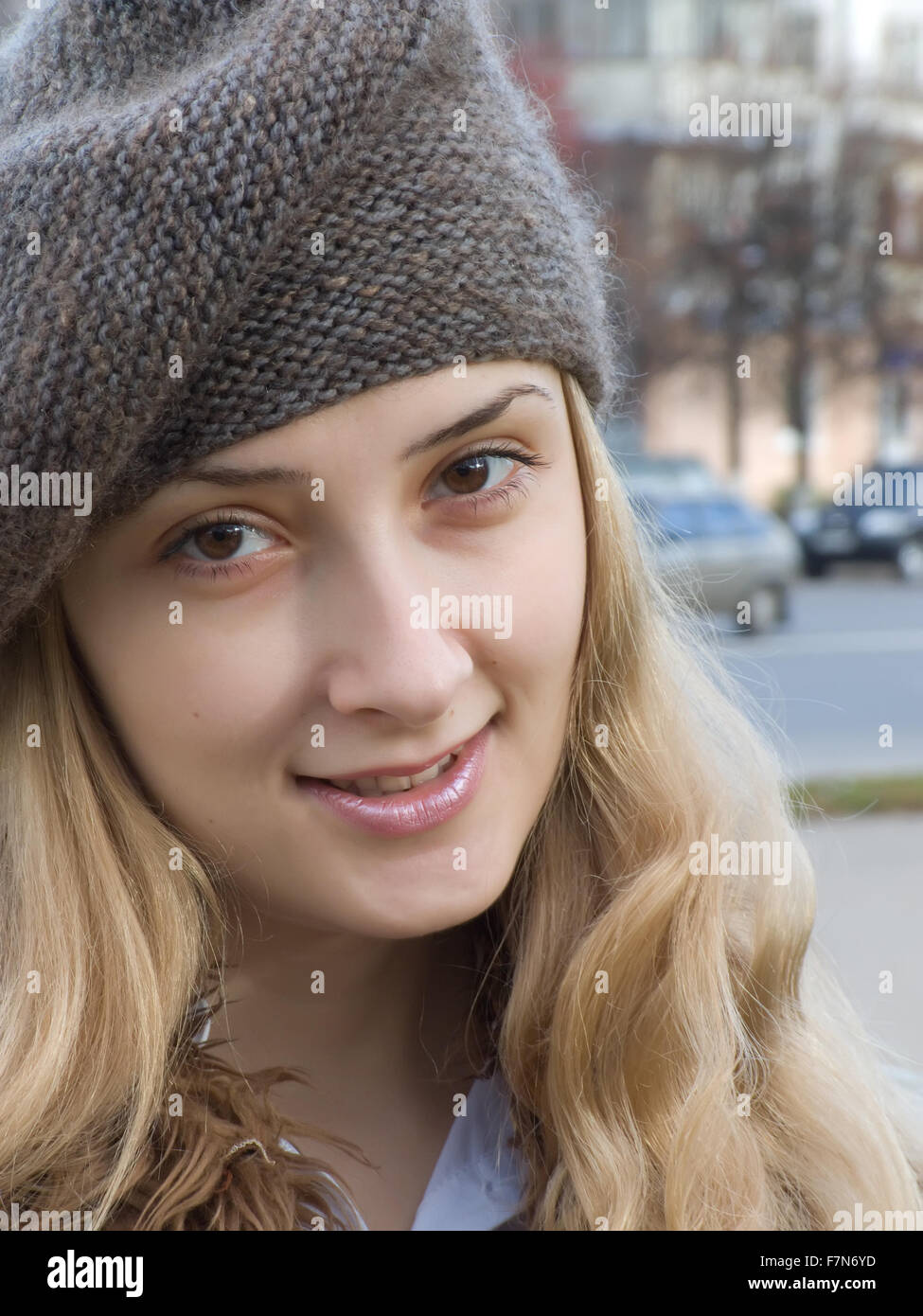 Smiling girl in beret at autumn street Stock Photo - Alamy