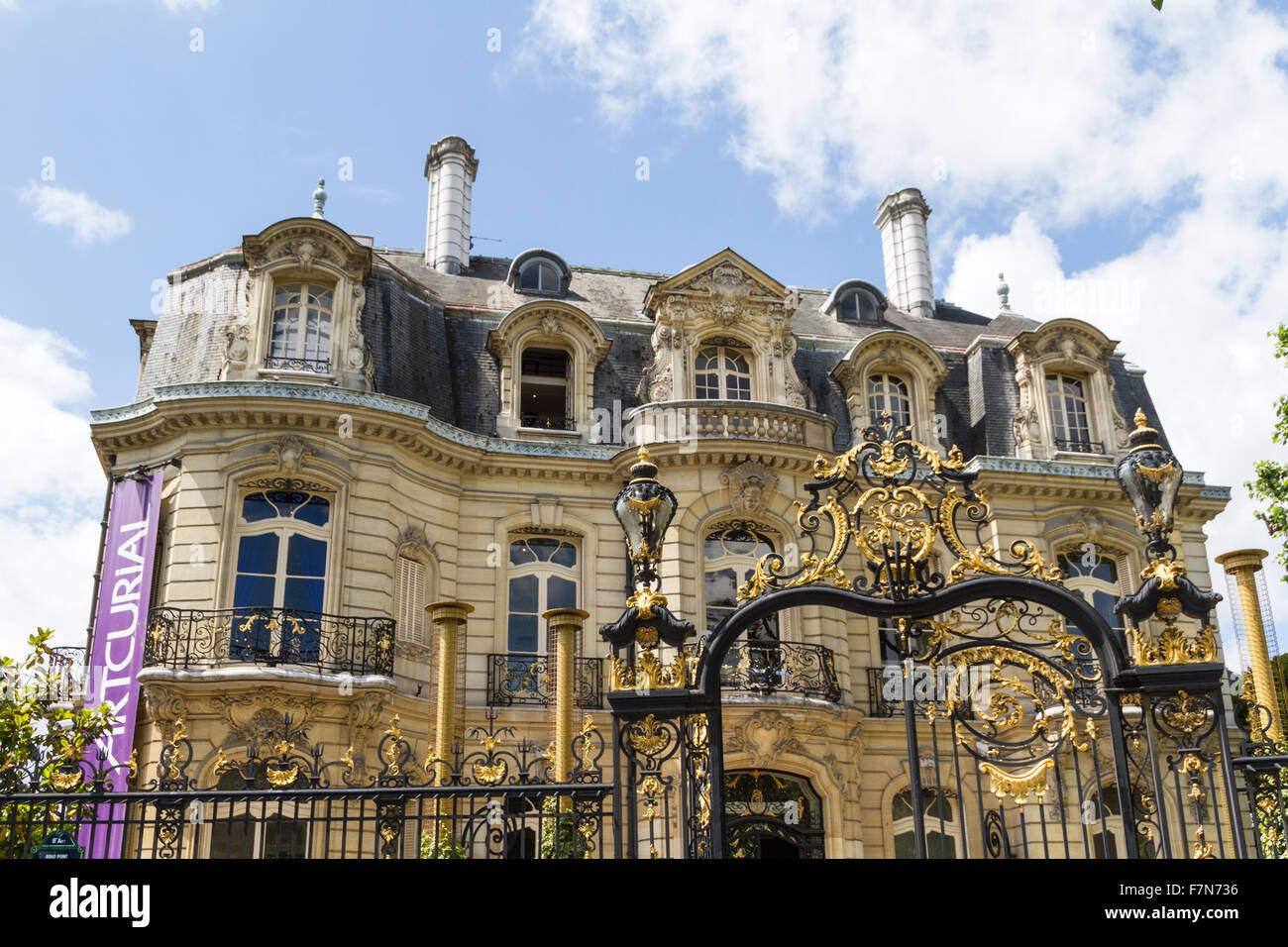 Historic building in Paris France Stock Photo - Alamy