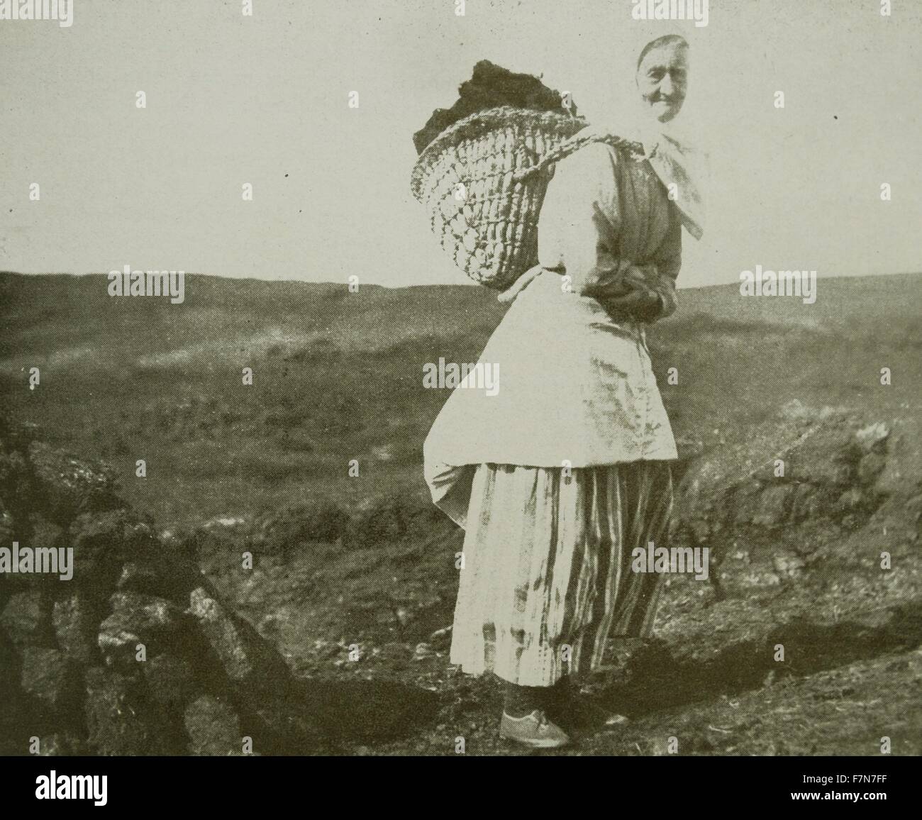 Peat creel scotland scottish shetlands woman labour hi-res stock ...
