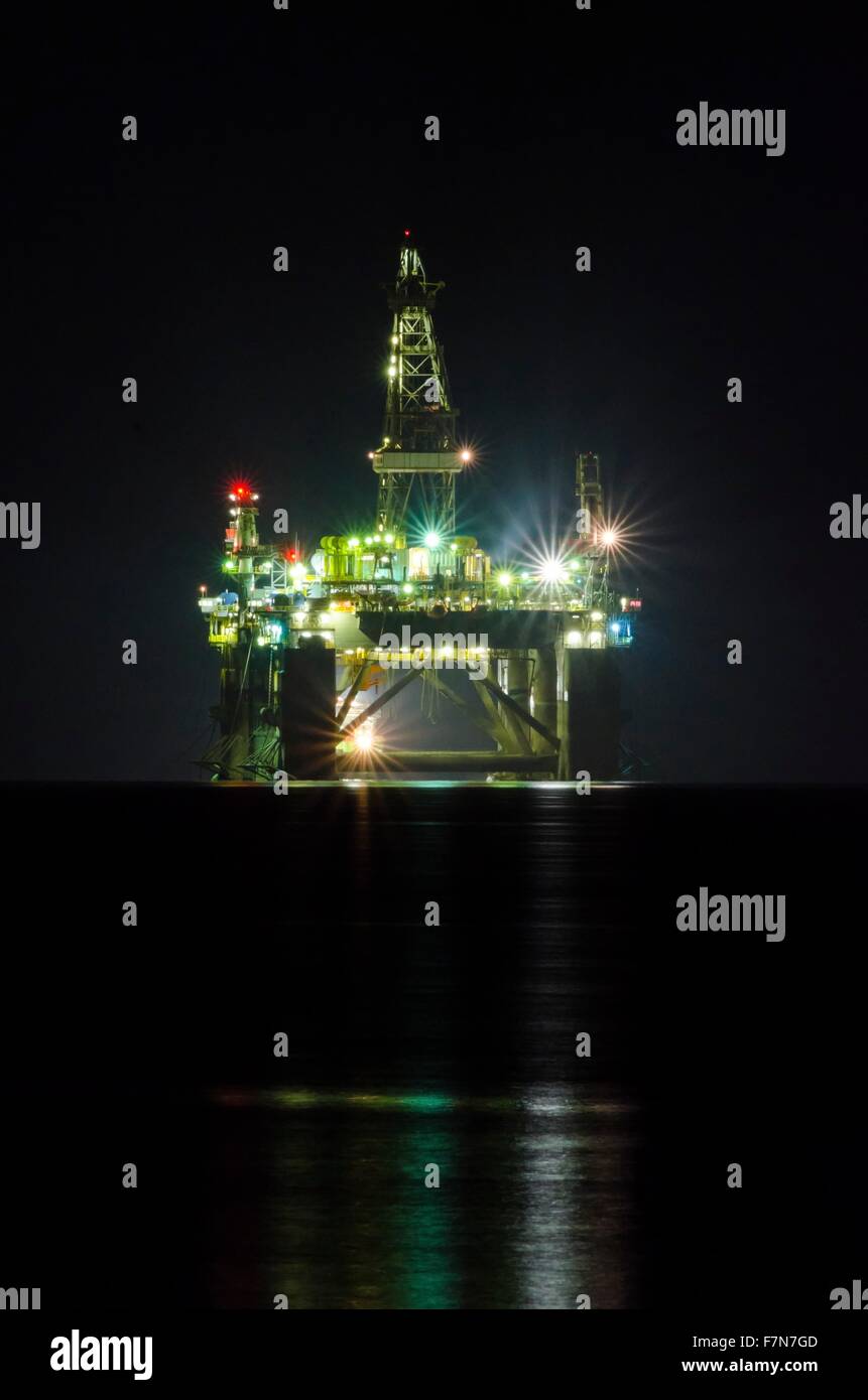 Oil rig night close up hi-res stock photography and images - Alamy