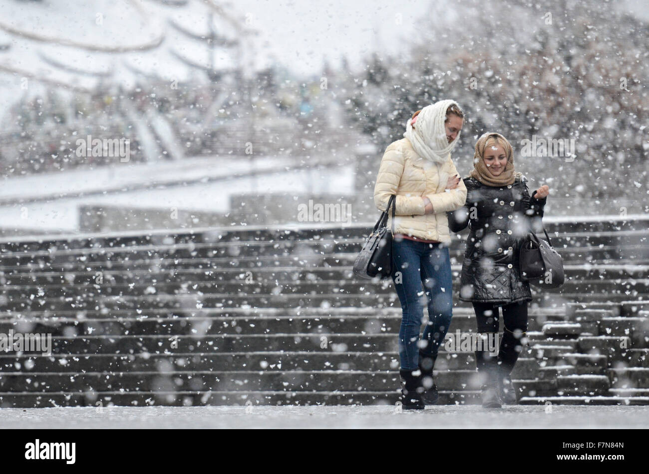 Kiev, Ukraine. 01st Dec, 2015. People walking in a snowfall in Kiev ...