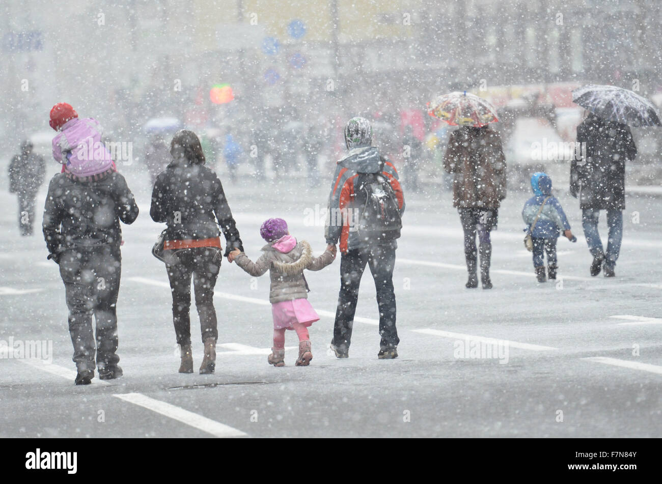 Kiev, Ukraine. 29th Nov, 2015. People walking in a snowfall in Kiev ...