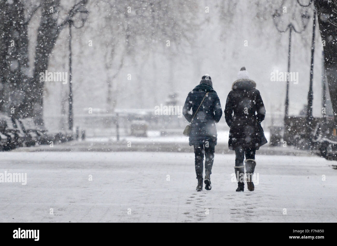 Kiev, Ukraine. 01st Dec, 2015. People walking in a snowfall in Kiev ...