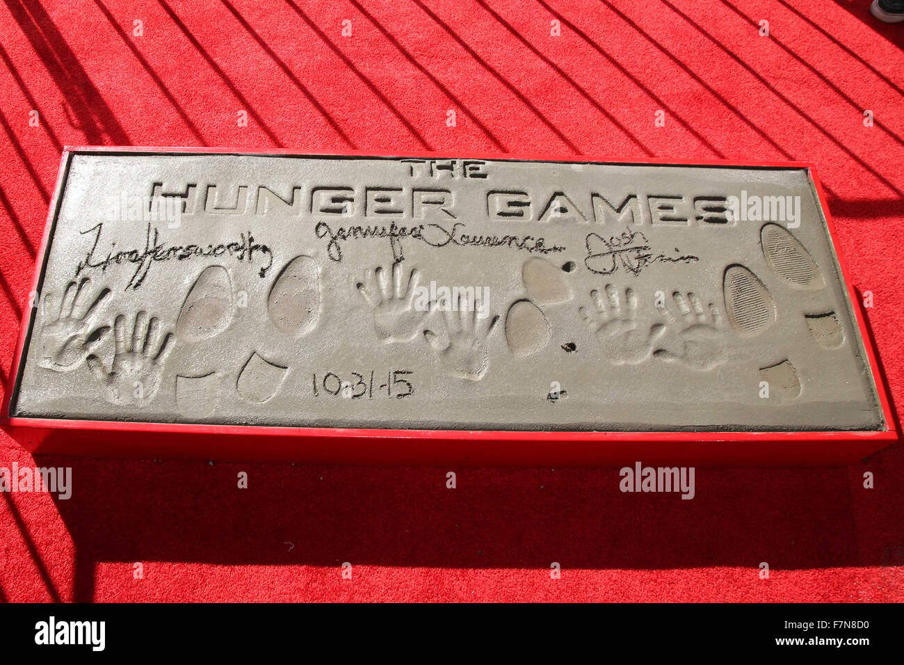 Josh hutcherson liam hemsworth hunger games handprints footprints hi ...