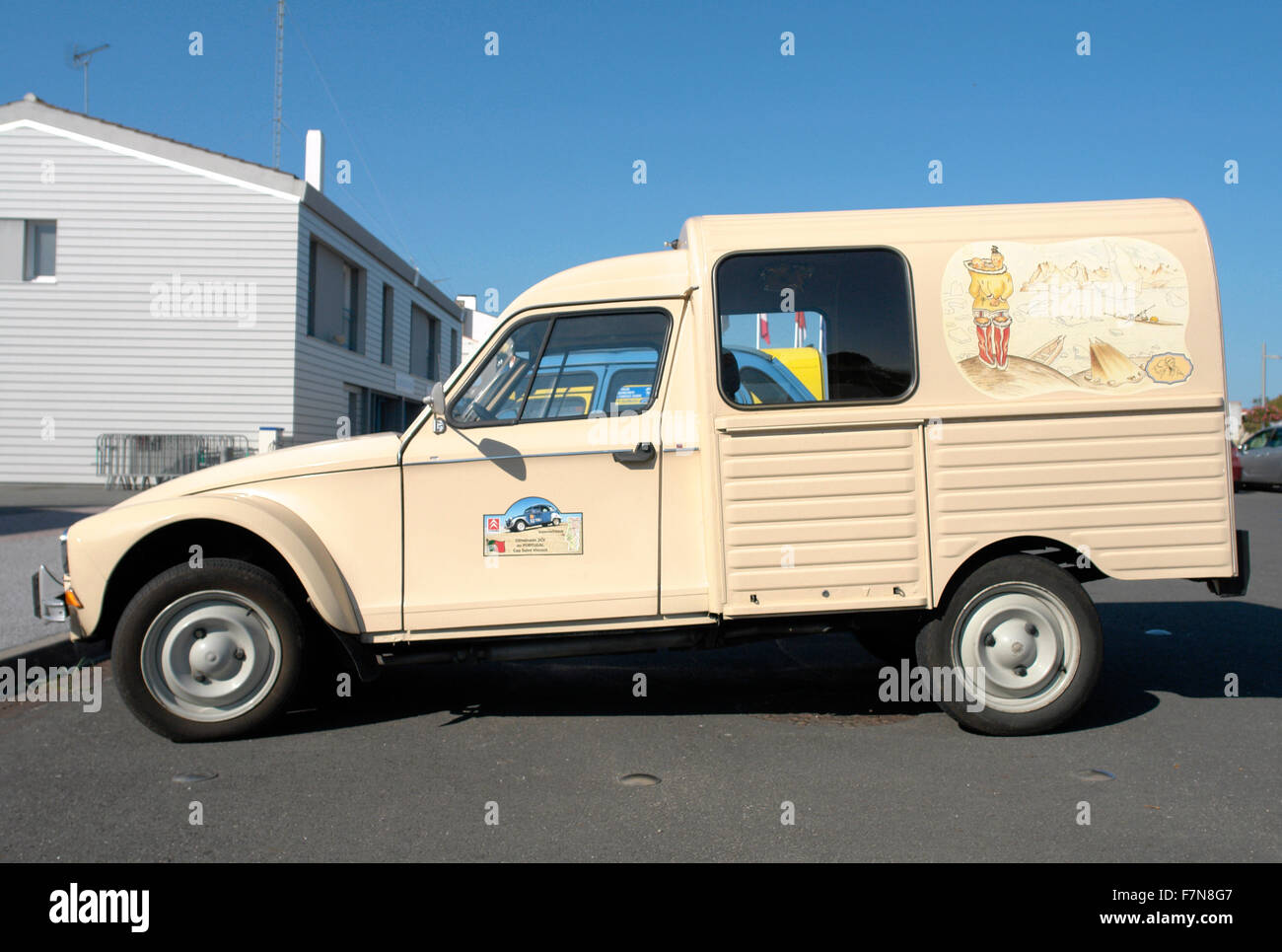 Old French Van Stock Photos & Old French Van Stock Images - Alamy