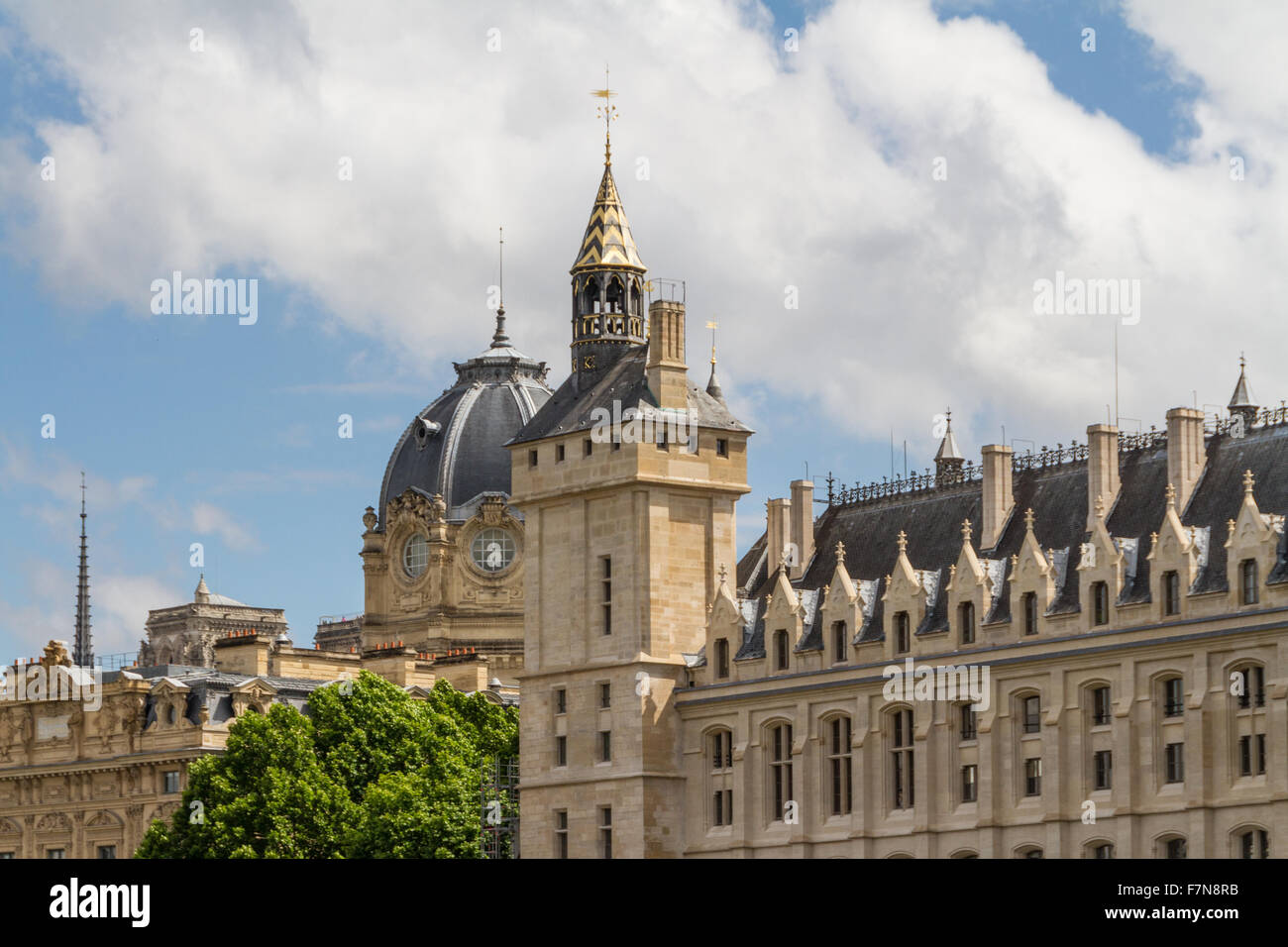 Historic building in Paris France Stock Photo - Alamy
