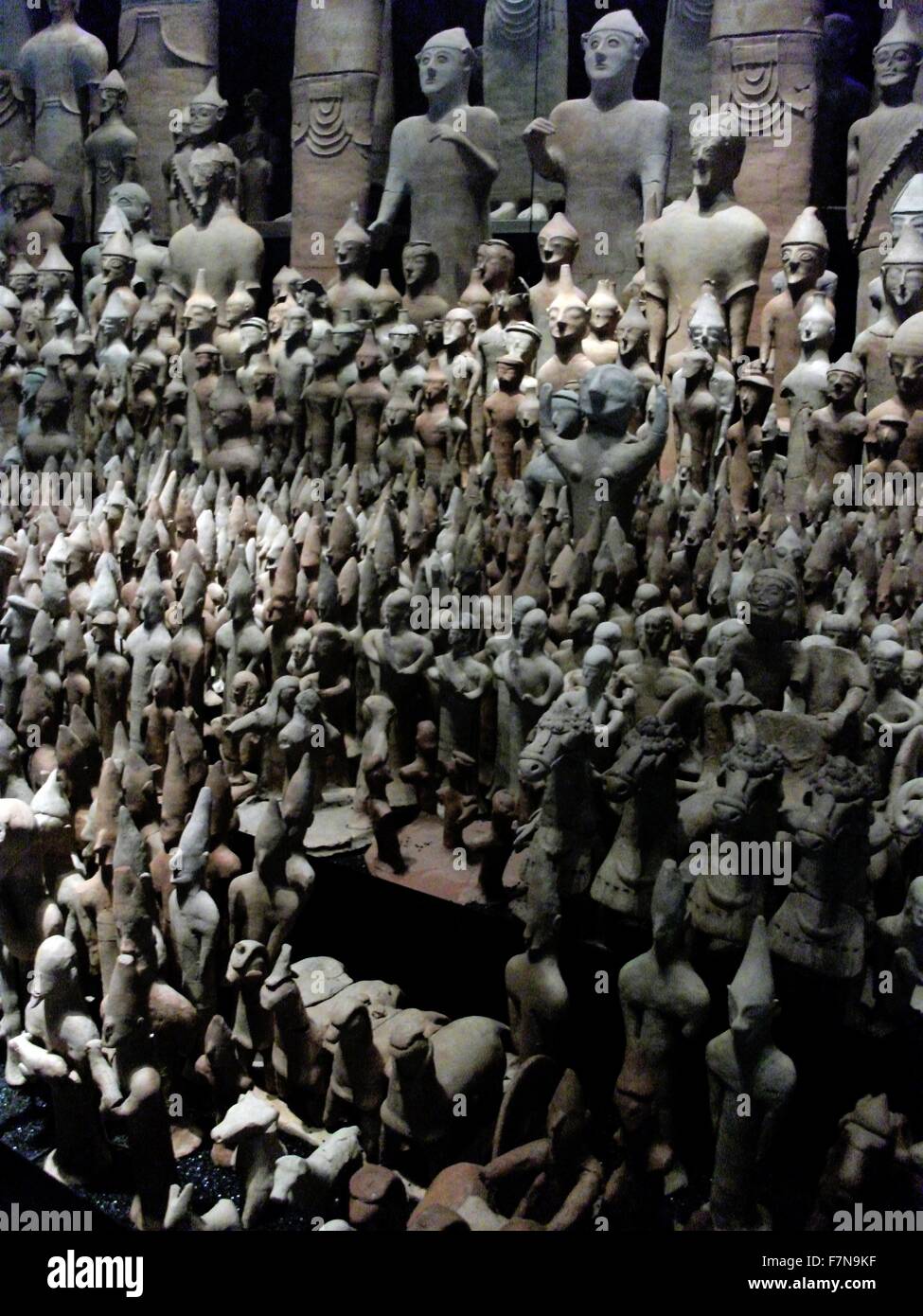 Ayia irini statuettes hi-res stock photography and images - Alamy