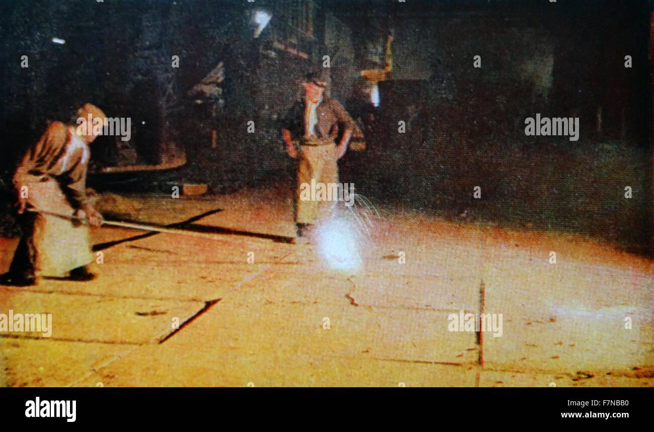 Women factory world war ii hi-res stock photography and images - Alamy