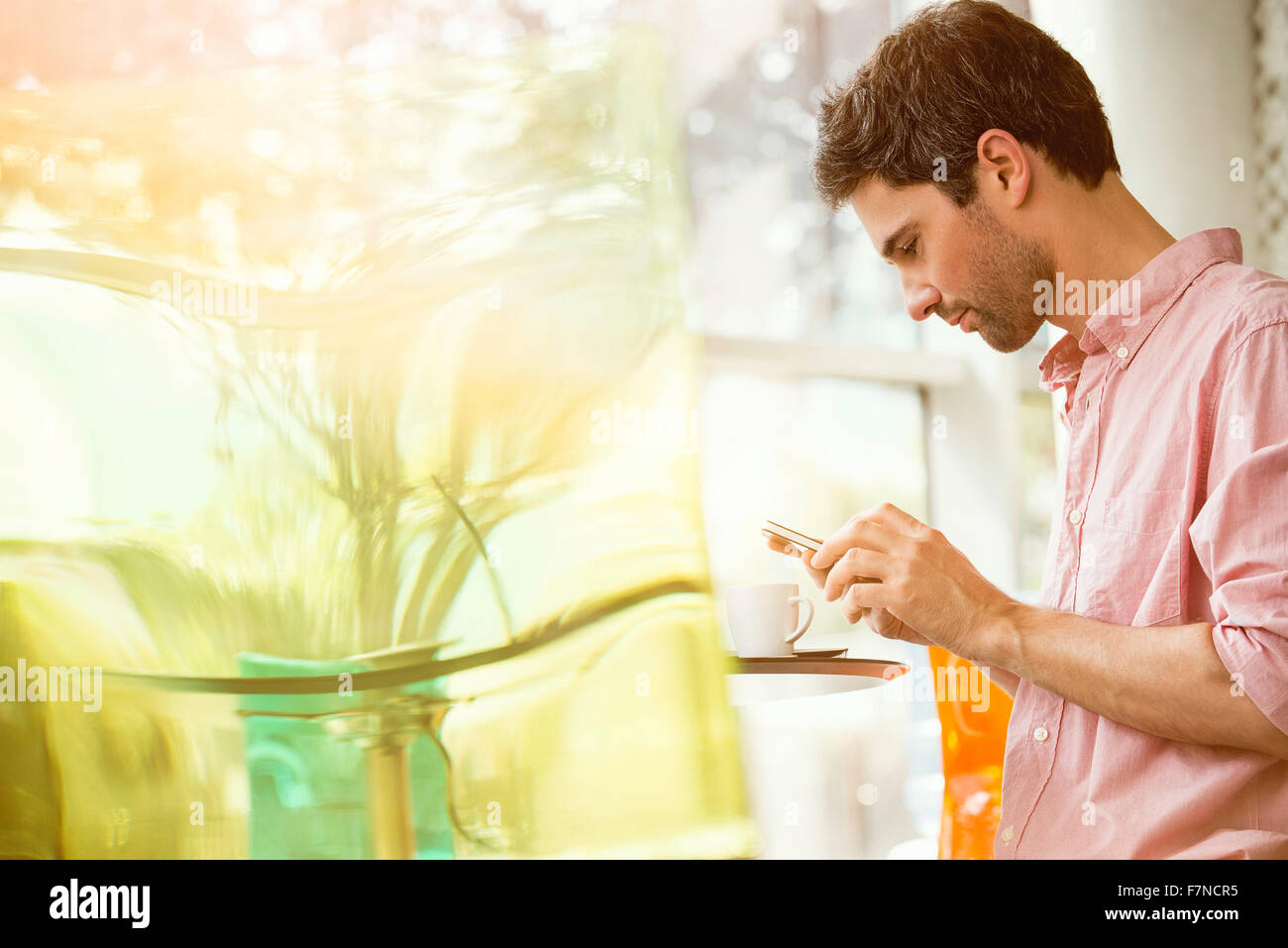 Man using smartphone Stock Photo - Alamy