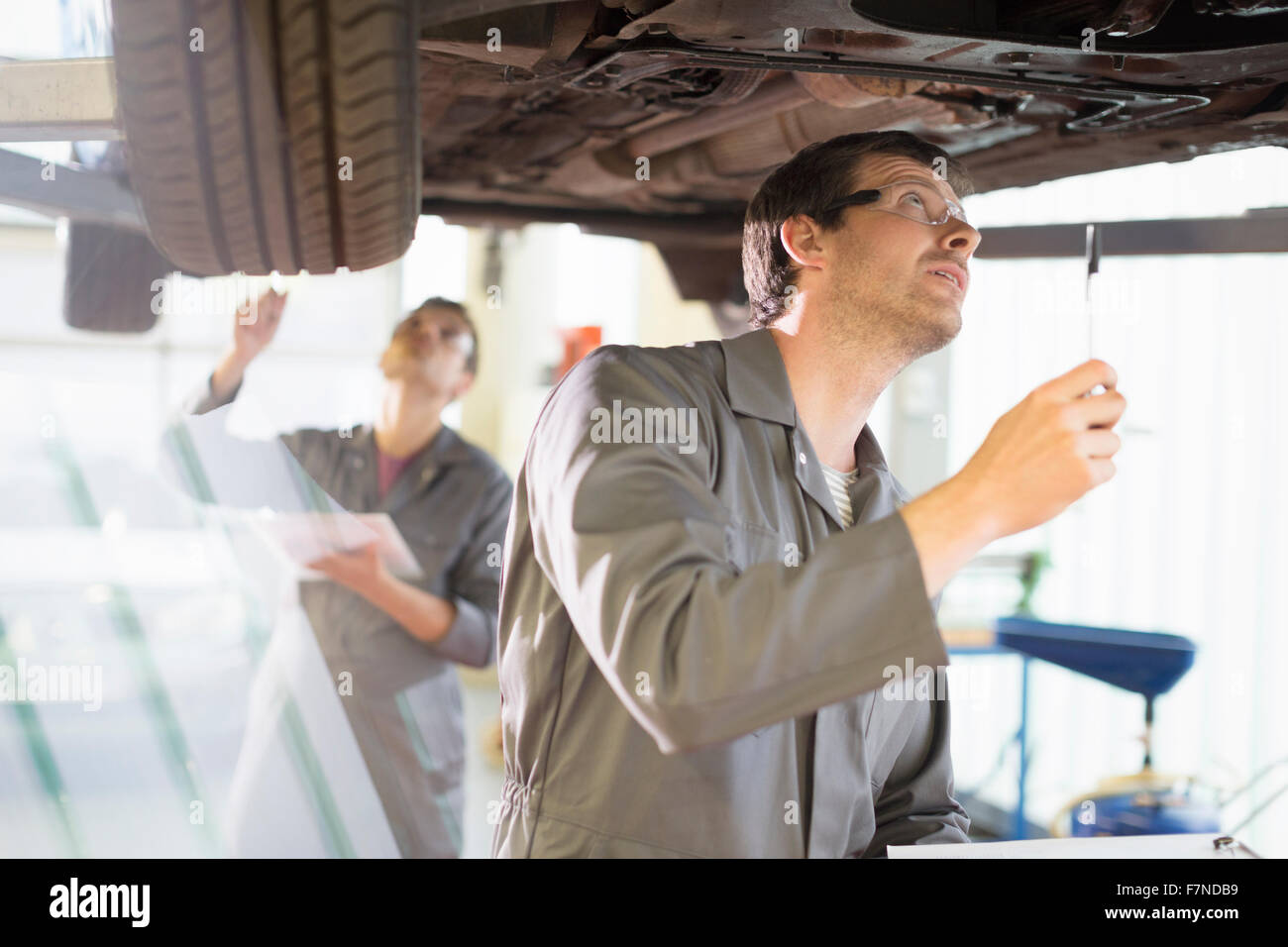 Car under repair hi-res stock photography and images - Alamy