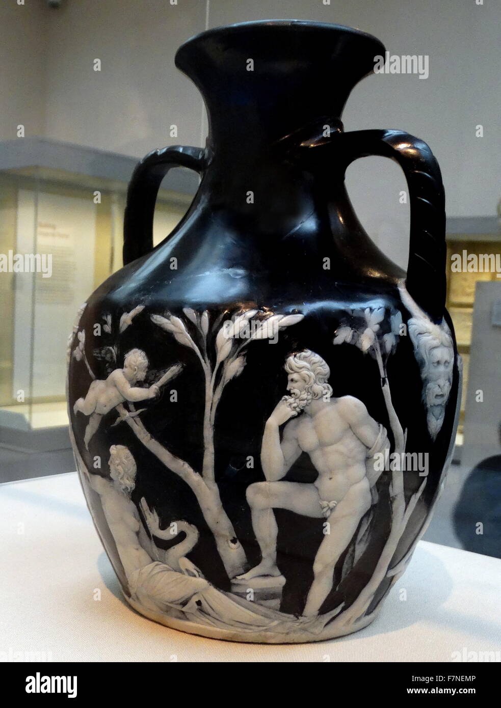 The portland vase cameo glass hi-res stock photography and images - Alamy