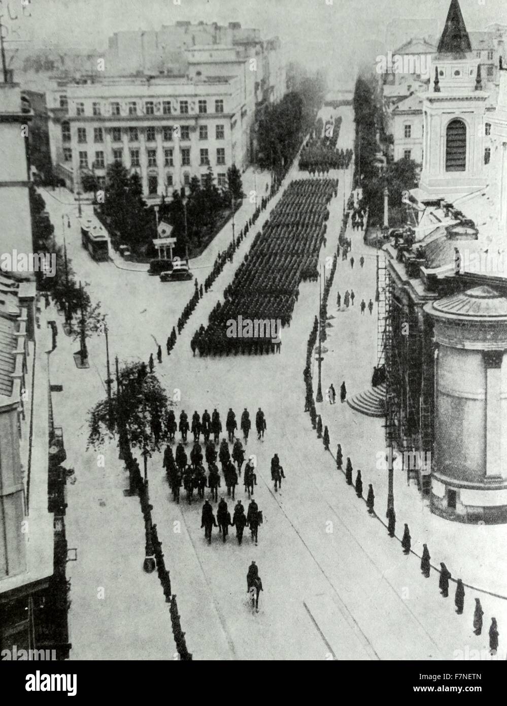 German troops enter Warsaw to empty streets. During the invasion of ...