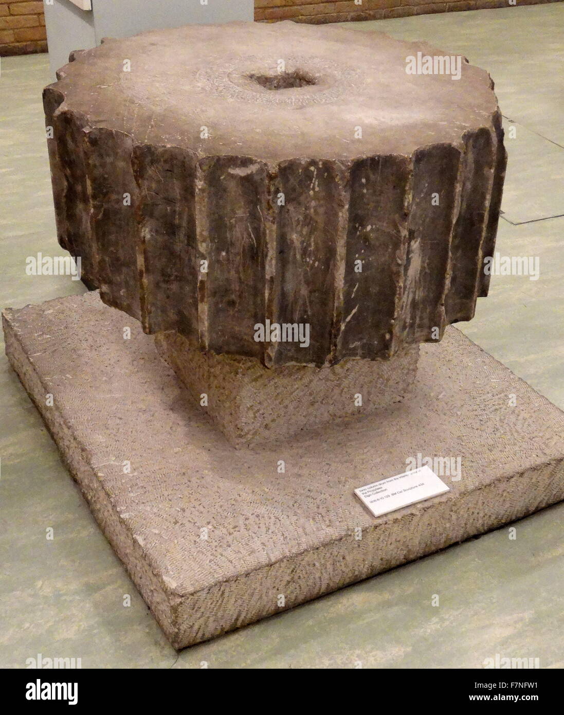 Ionic order column hi-res stock photography and images - Alamy