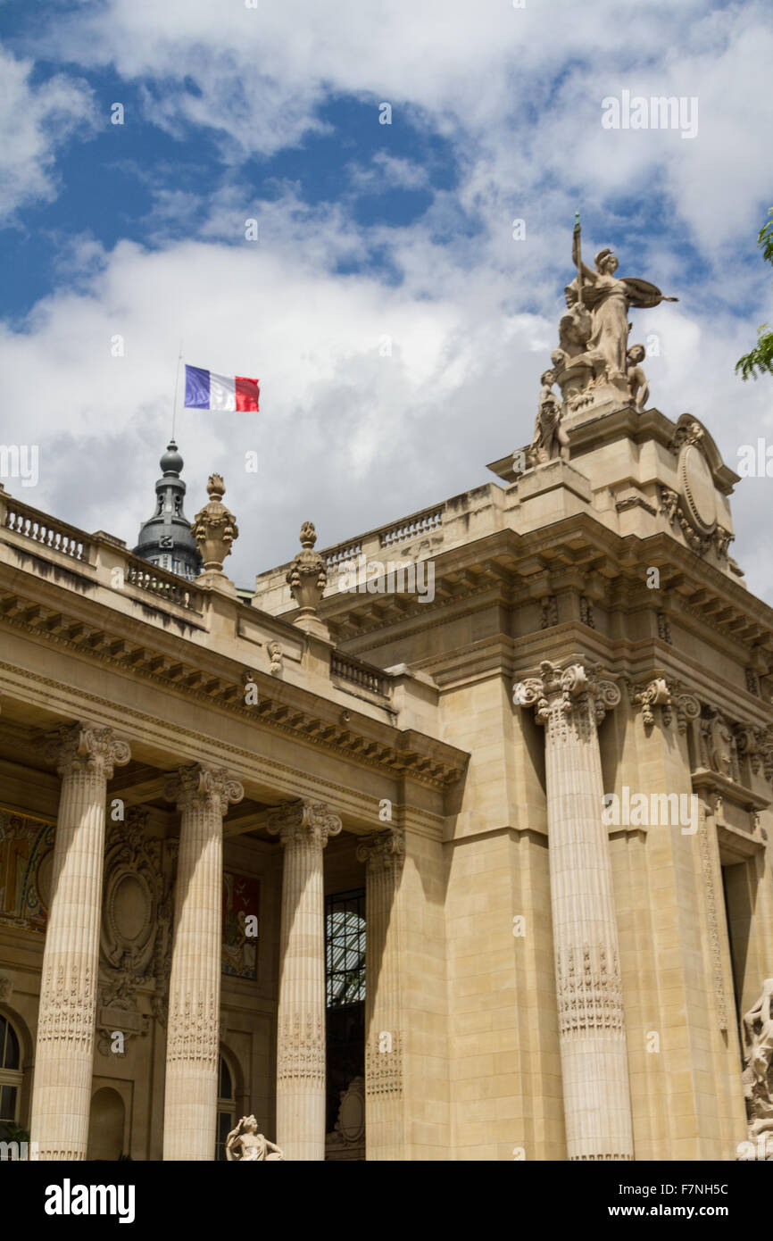 Historic building in Paris France Stock Photo - Alamy