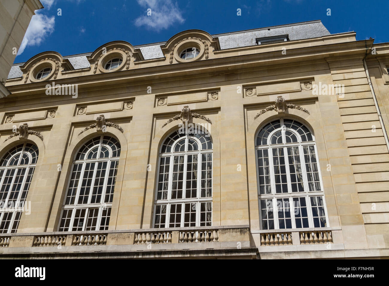 Historic building in Paris France Stock Photo - Alamy