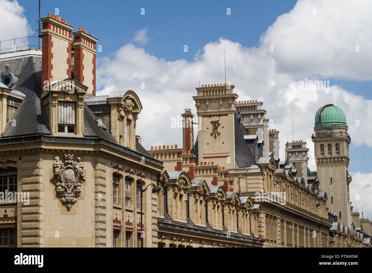 Historic building in Paris France Stock Photo - Alamy
