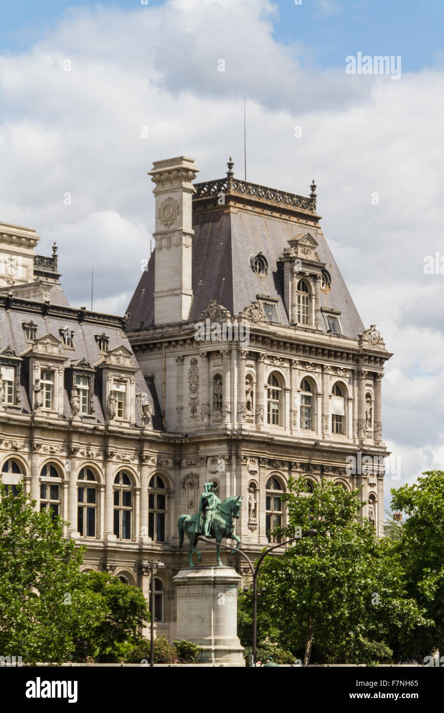 Historic building in Paris France Stock Photo - Alamy