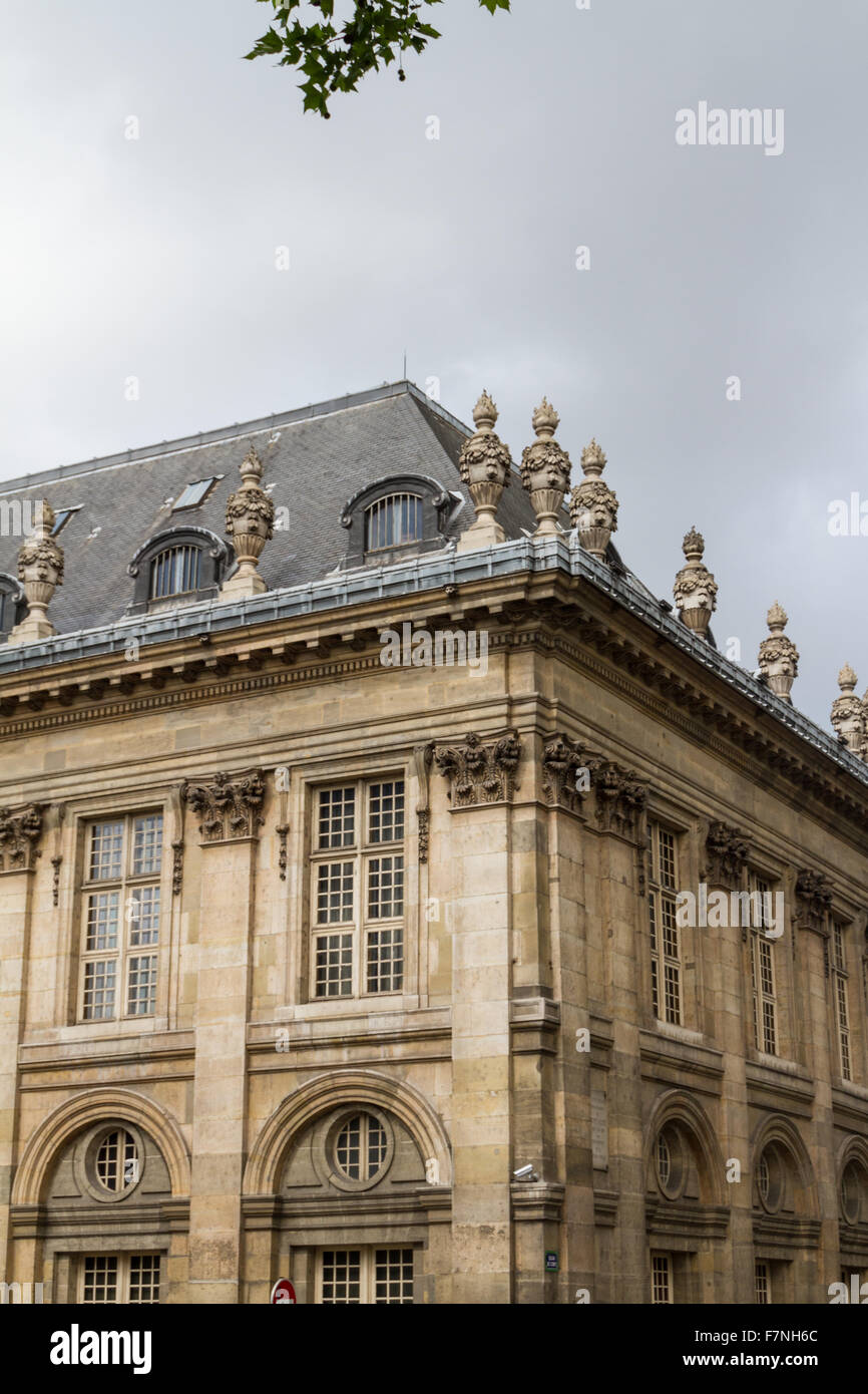 Historic building in Paris France Stock Photo - Alamy