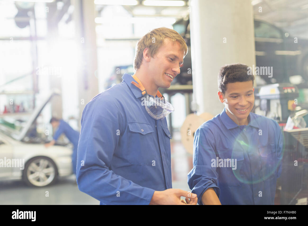 Computer repair shop hi-res stock photography and images - Alamy