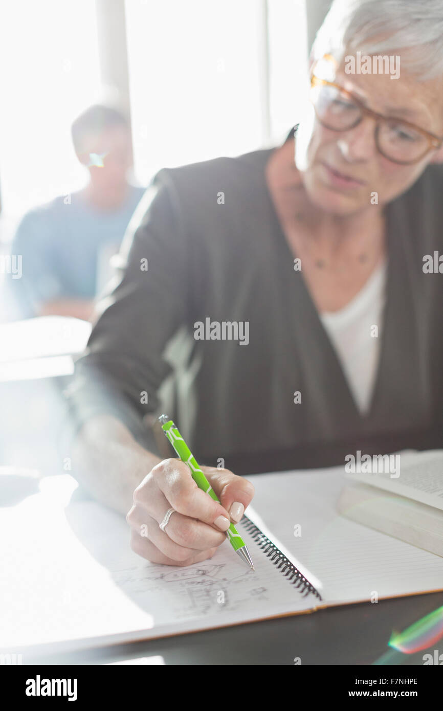 Adult classroom hi-res stock photography and images - Alamy