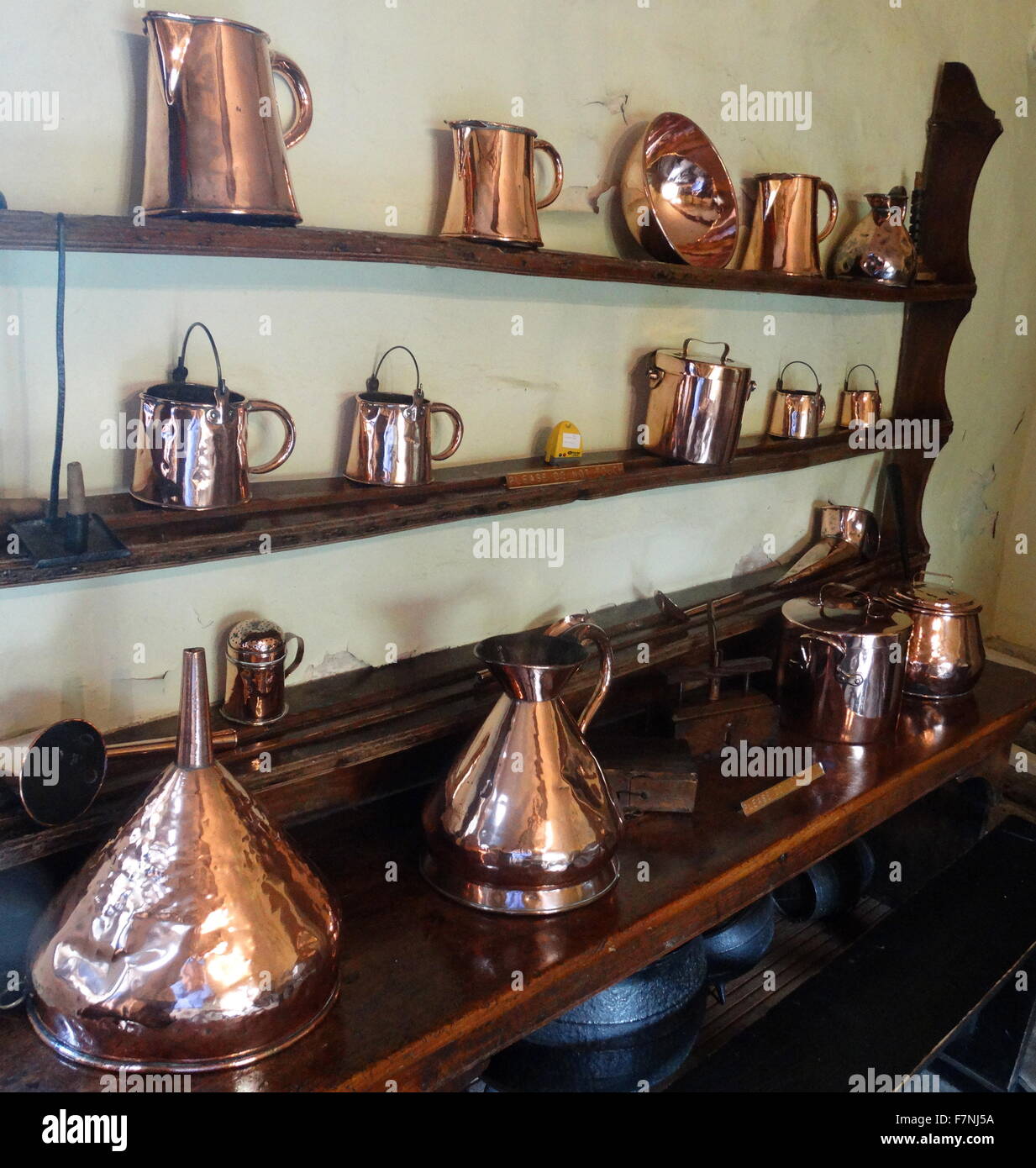Cooking pots 17th century hi-res stock photography and images - Alamy