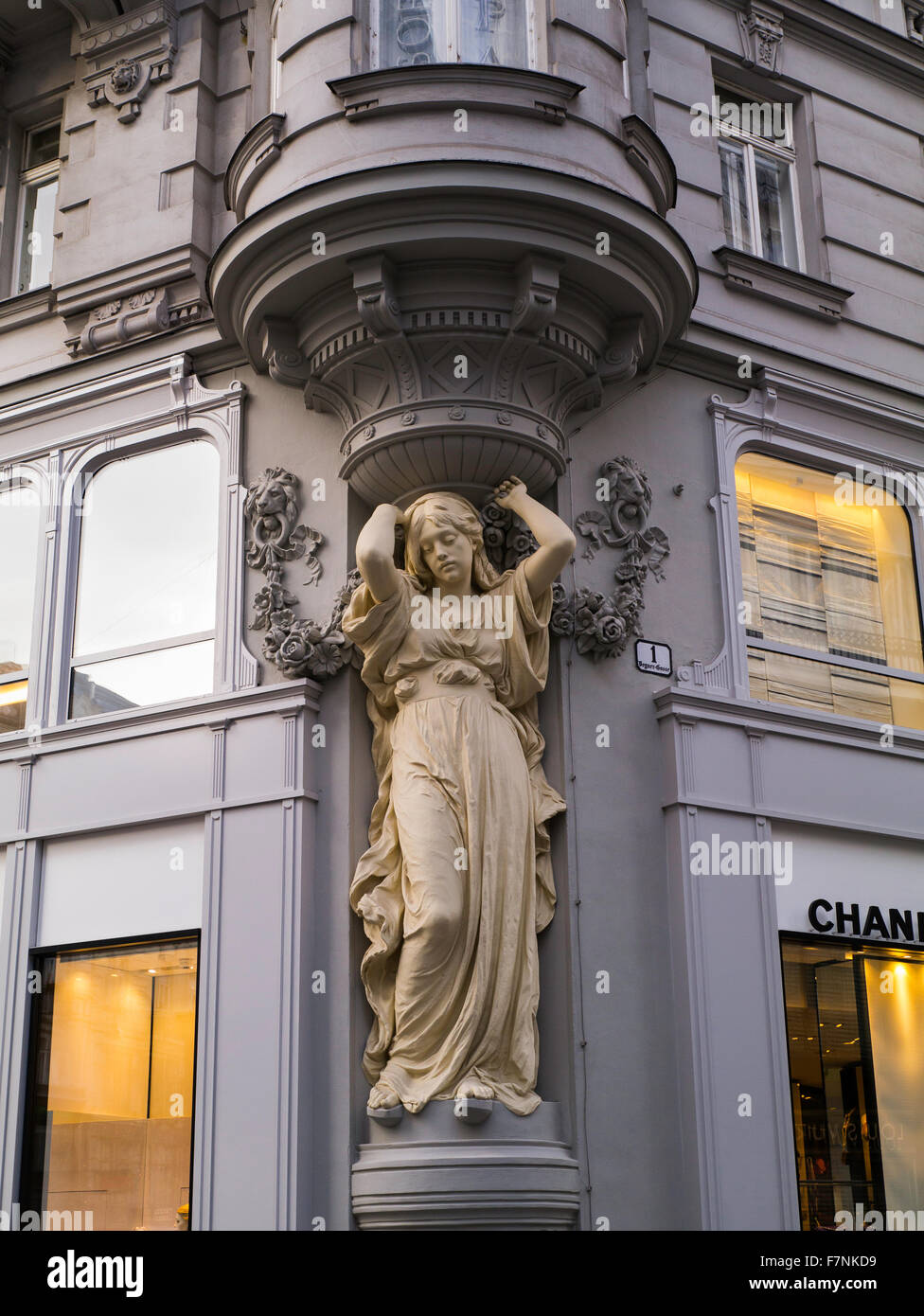 Architectural caryatid detail hi-res stock photography and images - Alamy
