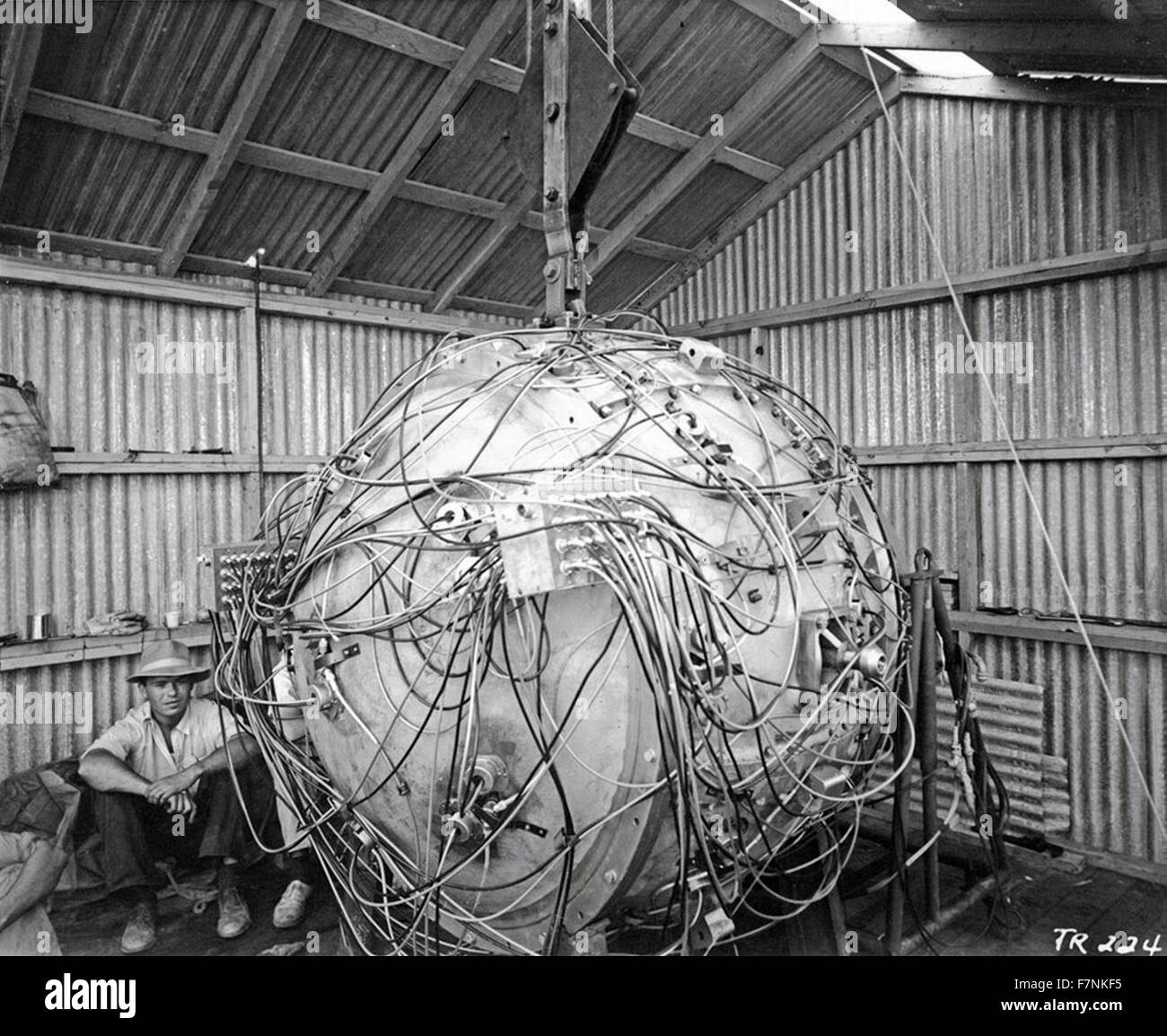 The Gadget, the first atomic bomb tested in Nevada USA, World war two ...