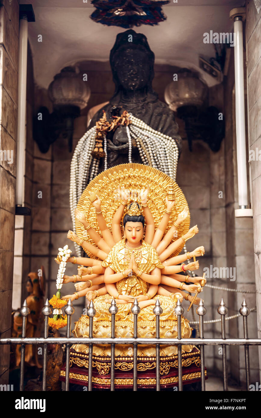 Hands of a statue hi-res stock photography and images - Alamy