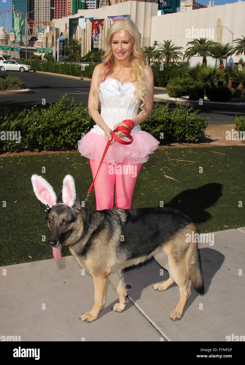 Ana Braga and Nadeea Volianova go Trick-Or-Treating together in Las ...