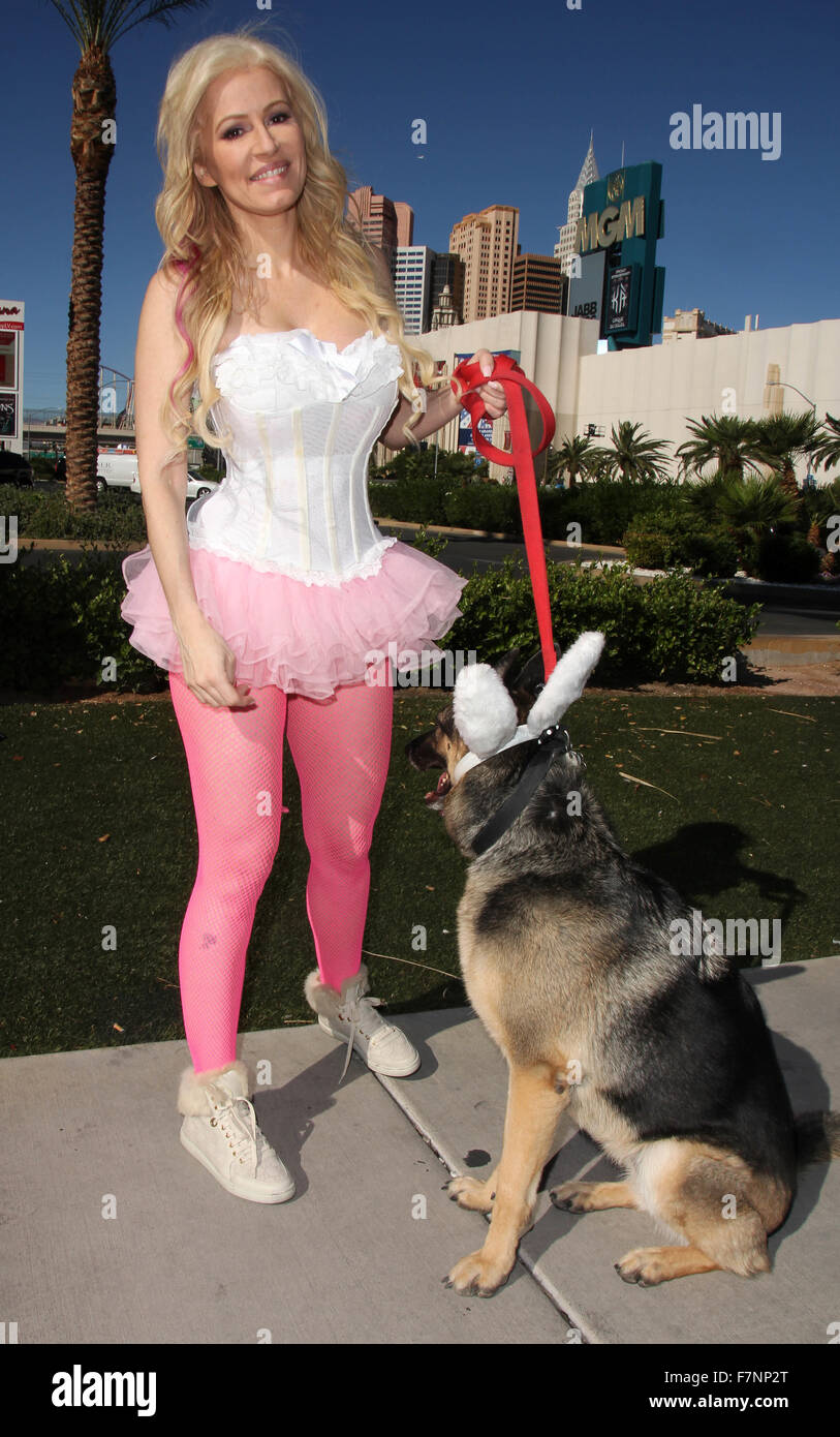 Ana Braga and Nadeea Volianova go Trick-Or-Treating together in Las ...
