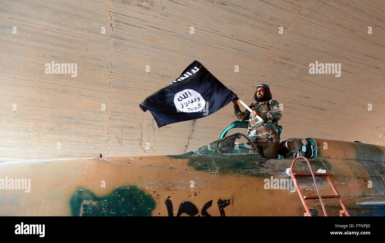 Isis flag hi-res stock photography and images - Alamy