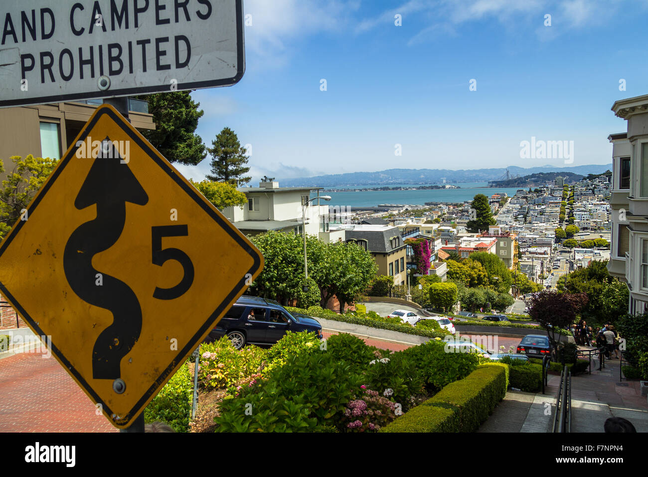At the top of Curvy Lombard street, San Francisco Stock Photo - Alamy
