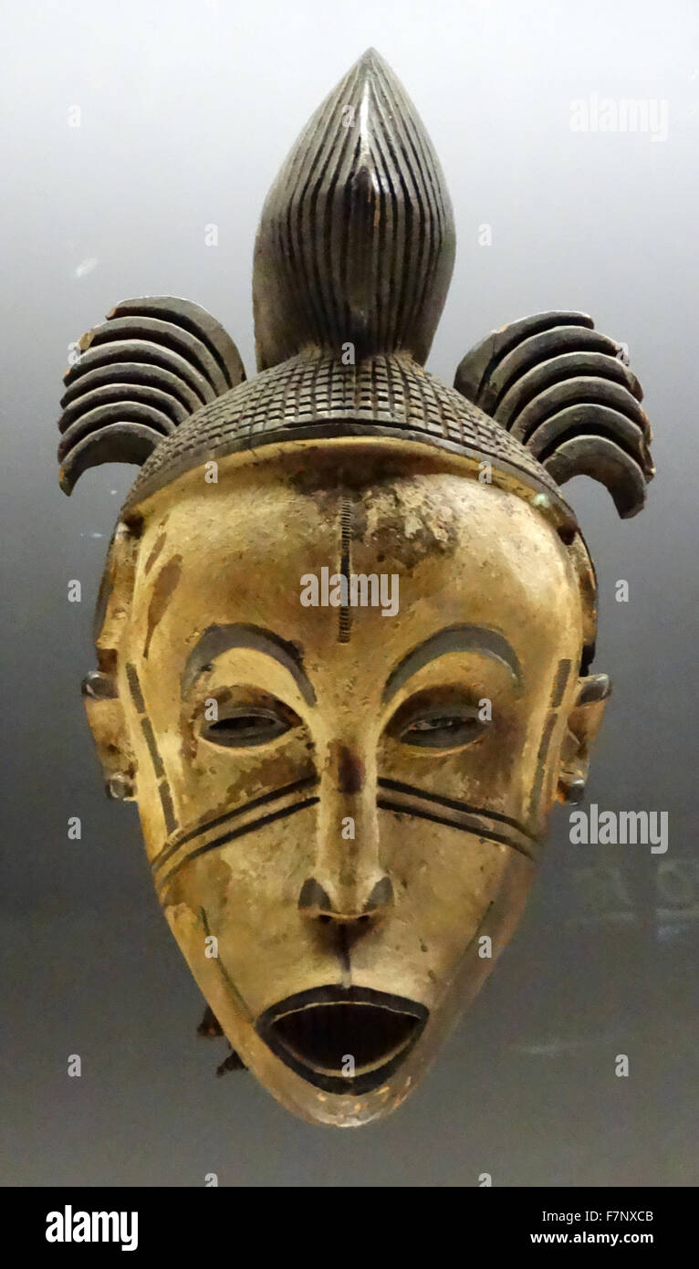 Wooden Nwamma Mask created by the Idoma people of western areas of ...