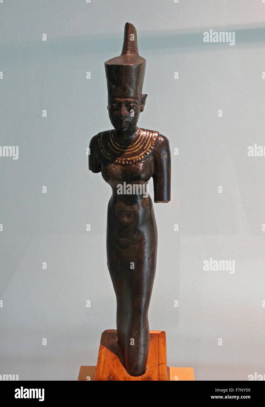 Figure of the goddess Neith. Bronze and gold. 26th Dynasty (664-525 BC ...