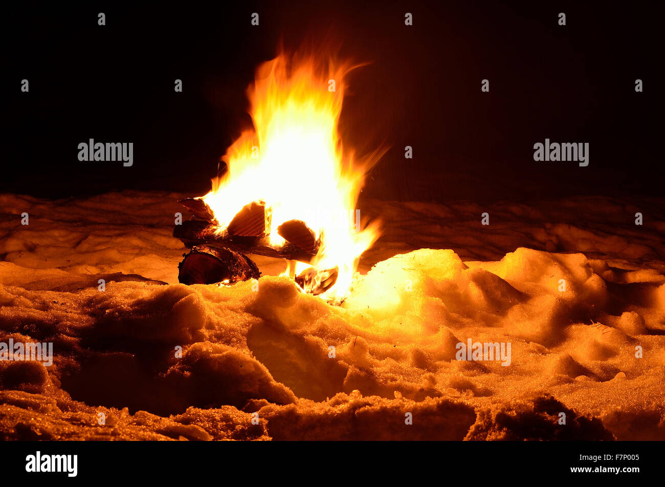 Night campfire arctic hi-res stock photography and images - Alamy