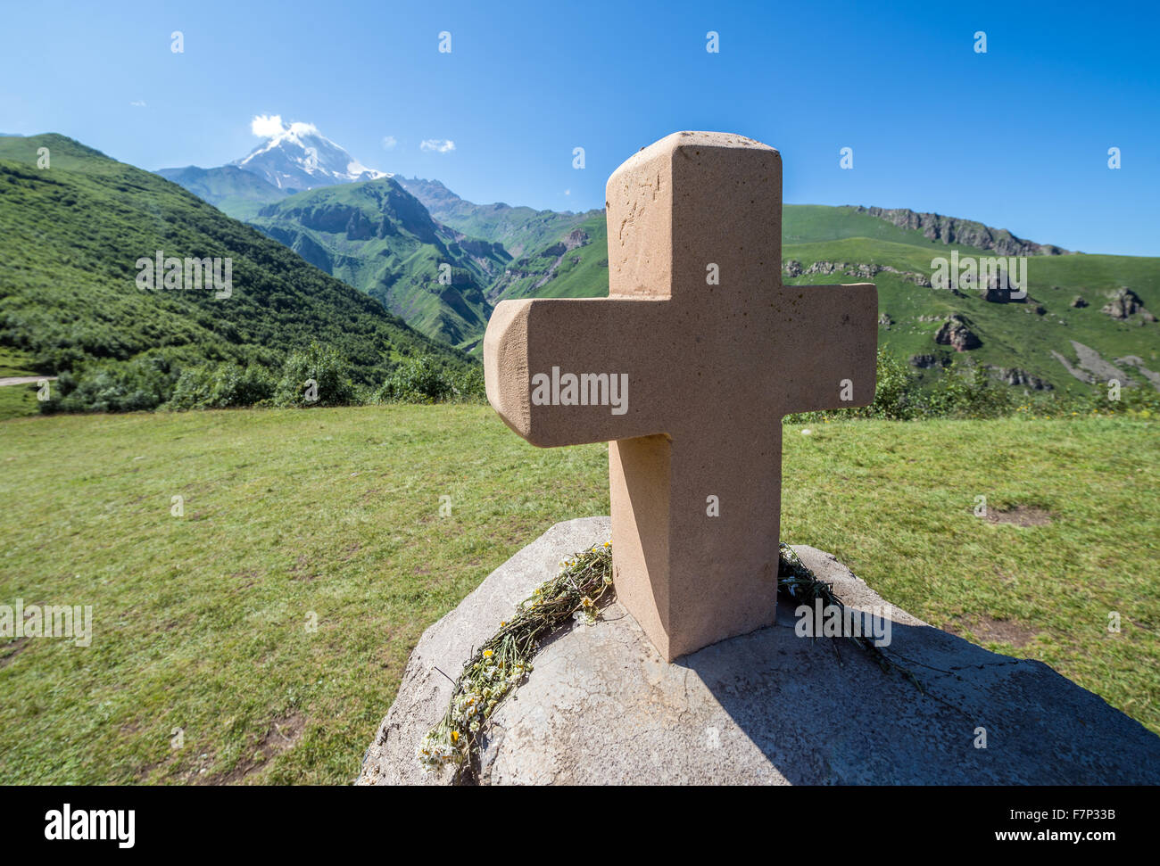 5047 m Mount Kazbek (Kazbegis Mkinvartsveri) in Khokh Range in Caucasus ...