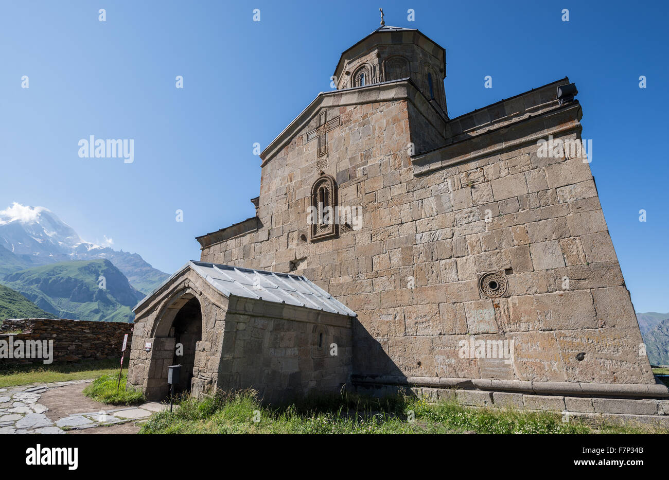 Gergeti trinity church tsminda hi-res stock photography and images - Alamy