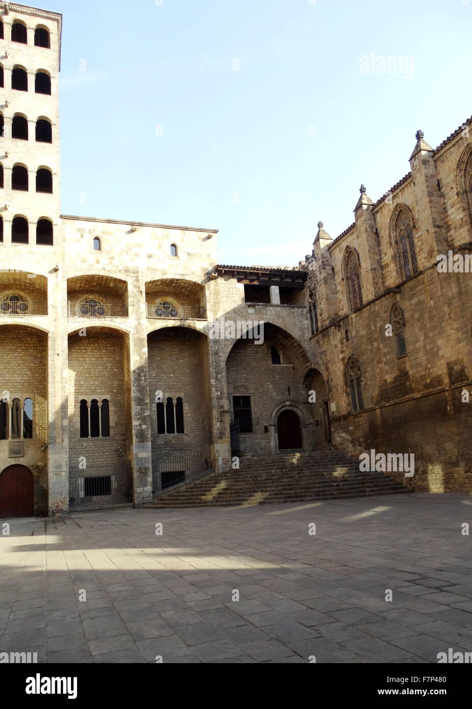 The gothic buildings hi-res stock photography and images - Alamy